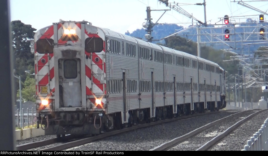 JPBX 4011 Leads Caltrain 237